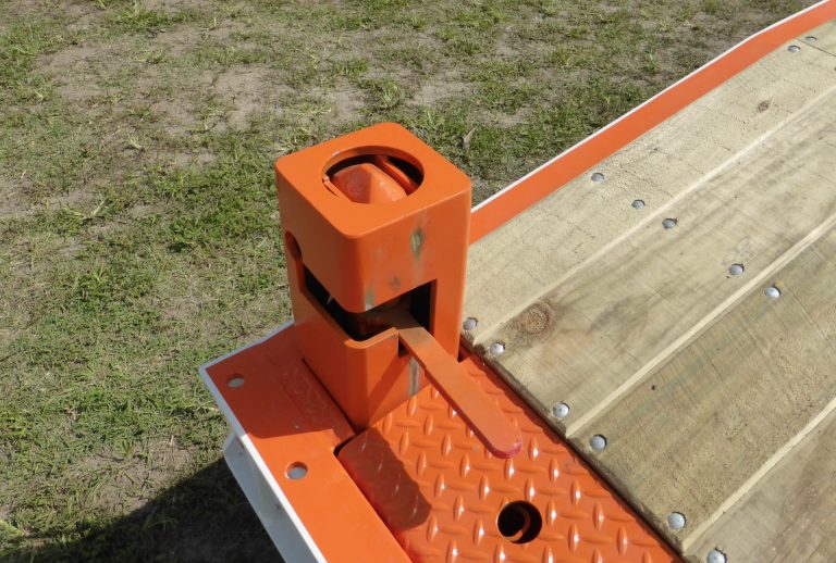 How are containers attached to lorries?