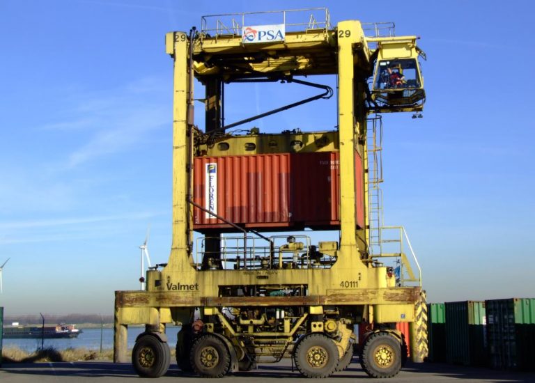 How are containers attached to lorries?