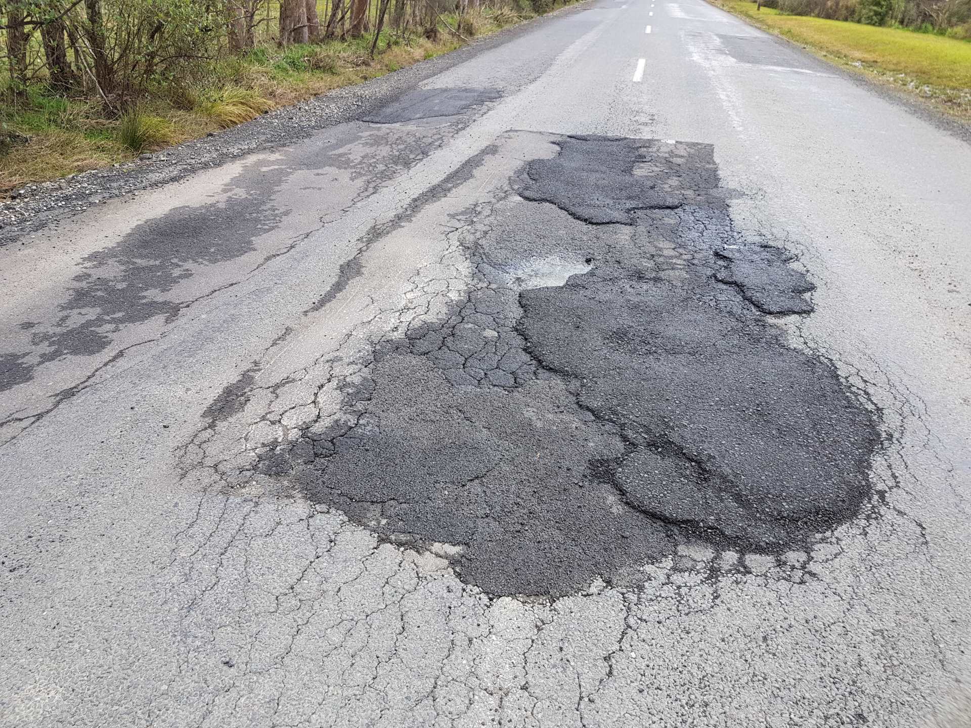 How does a pothole form?
