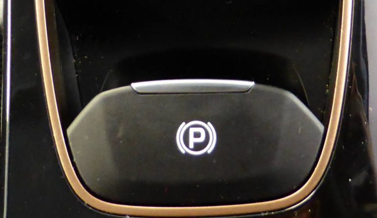 How to safely use your handbrake or parking brake in a car