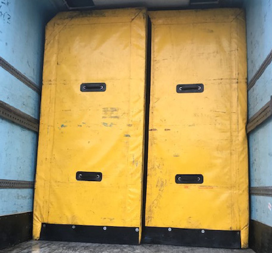 What are refrigerated lorries and trailers (reefers)?