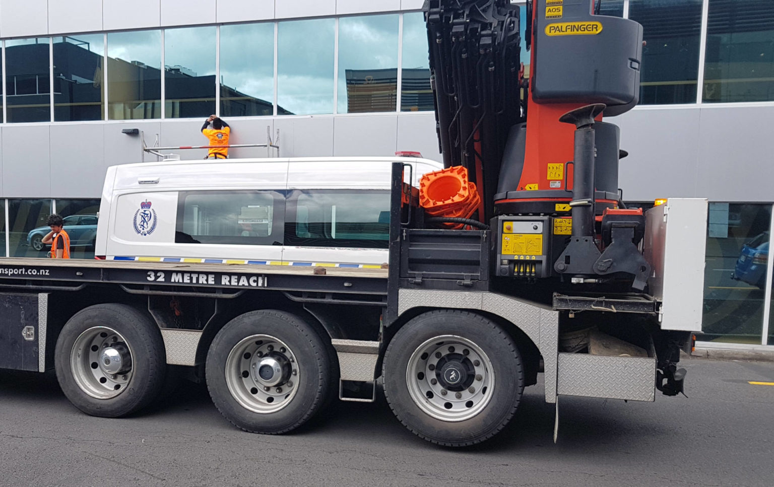 What is a lift axle on a lorry or trailer