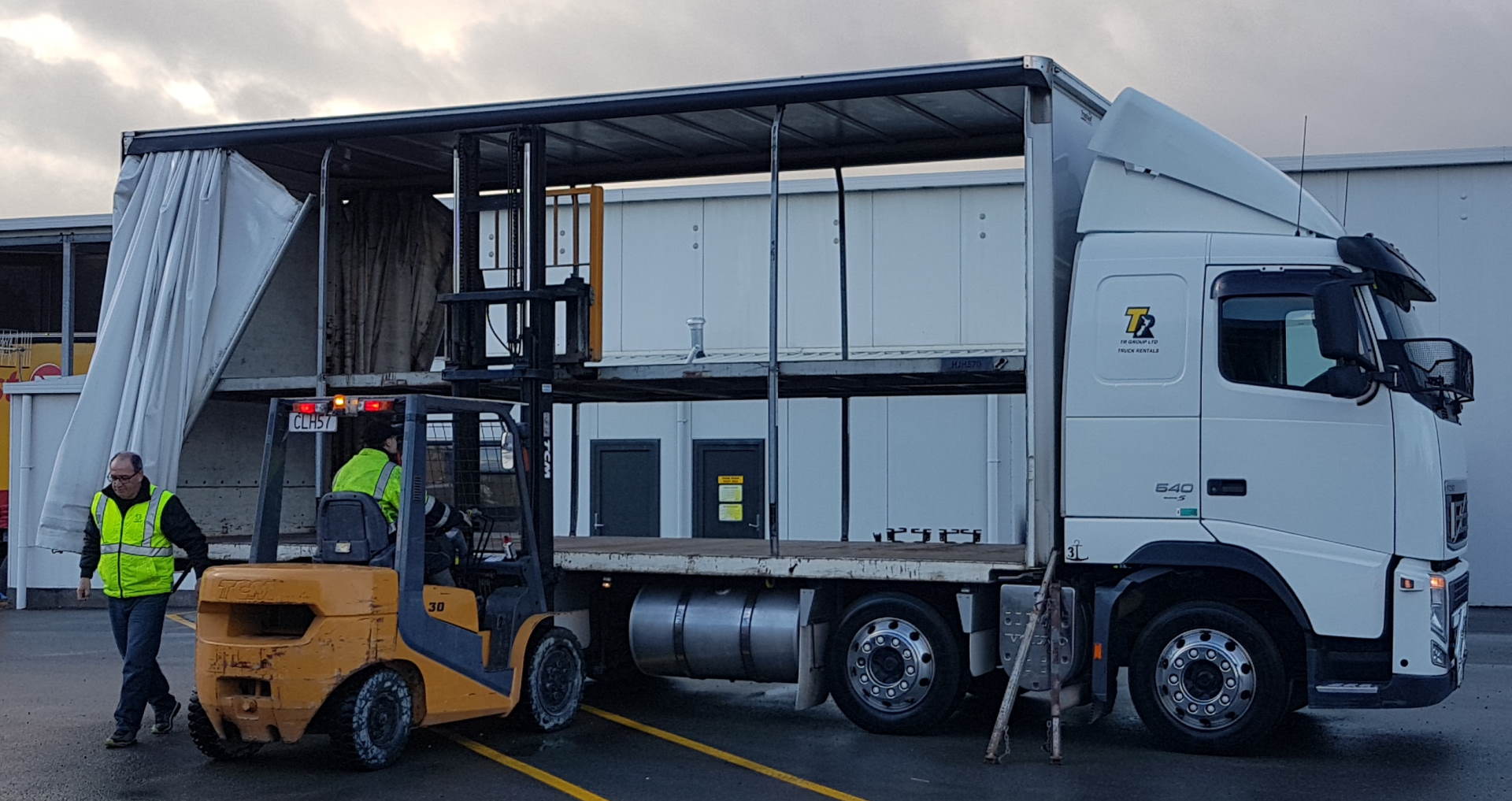 What is a curtainside or Tautliner trailer?