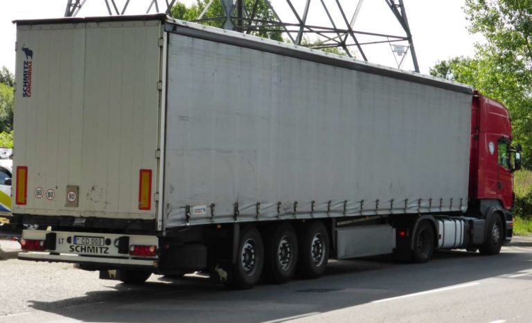 Which axle is the drive axle on a lorry?