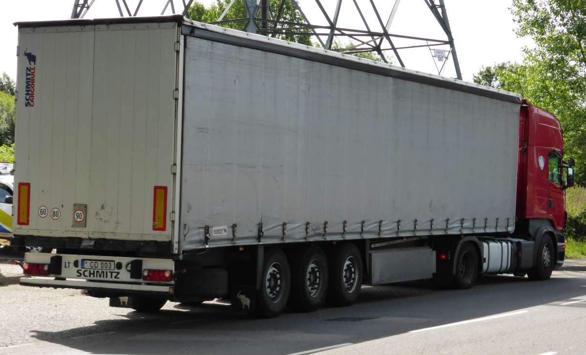 Which axle is the drive axle on a lorry?