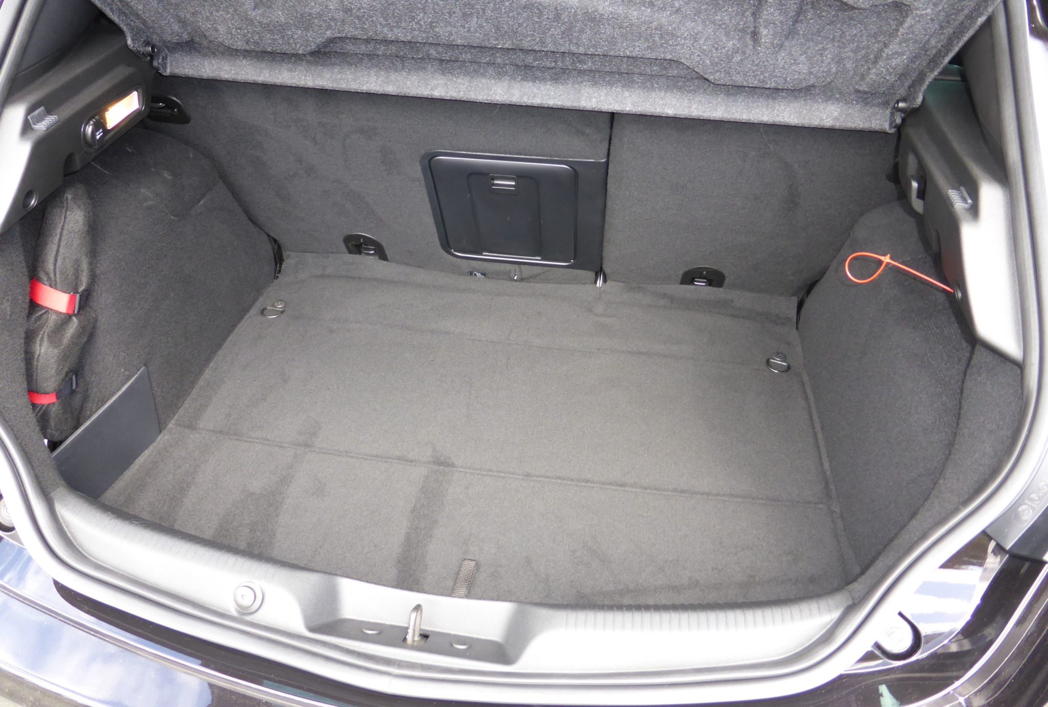 How can you carry items safely in your car | Highway Code Resources