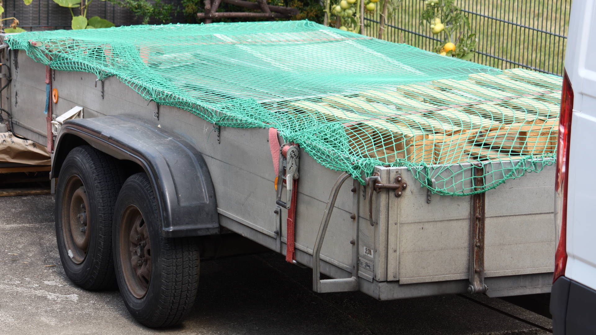 How do you safely carry items in a light trailer? | Highway Code Resources