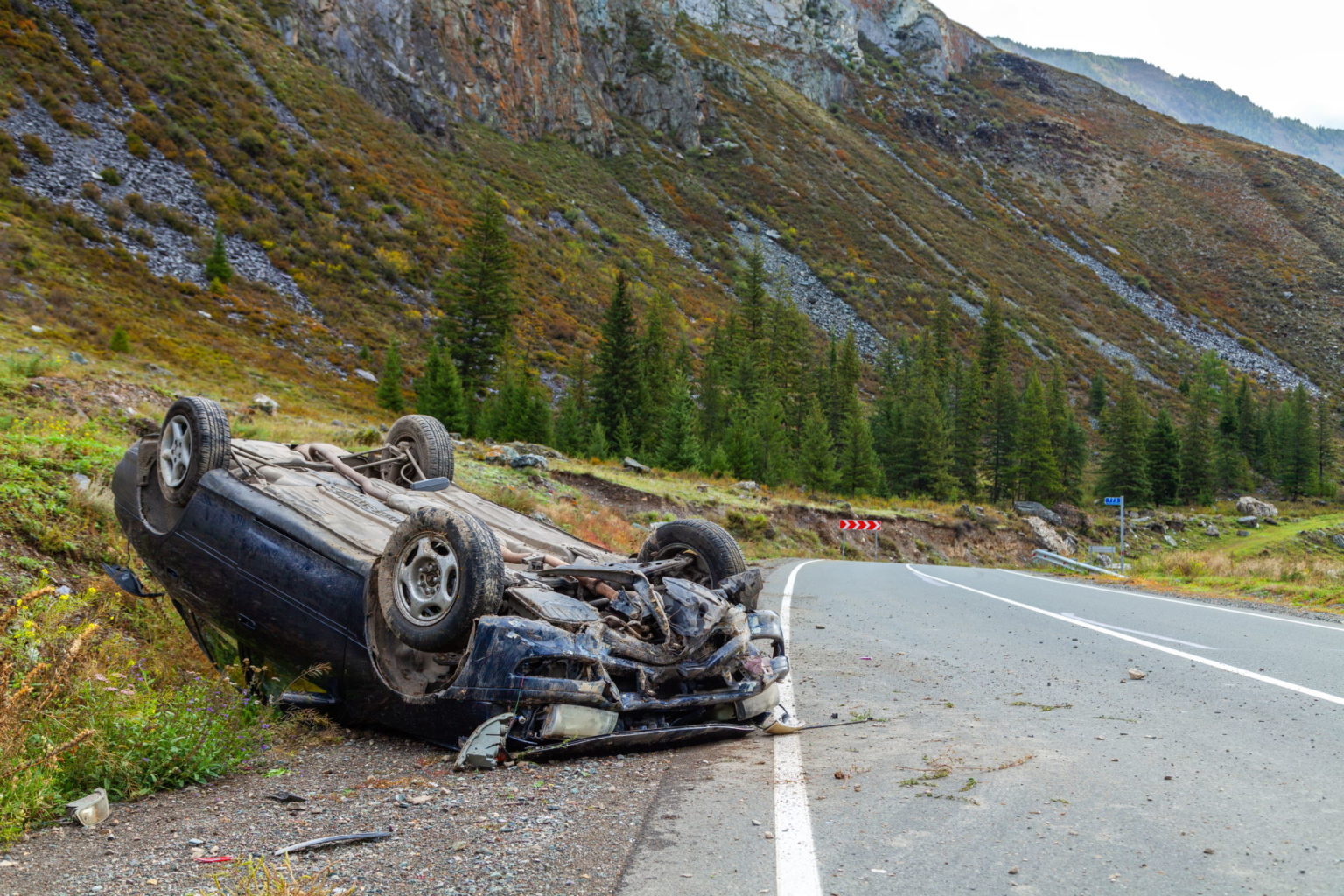 How do rollover crashes happen?