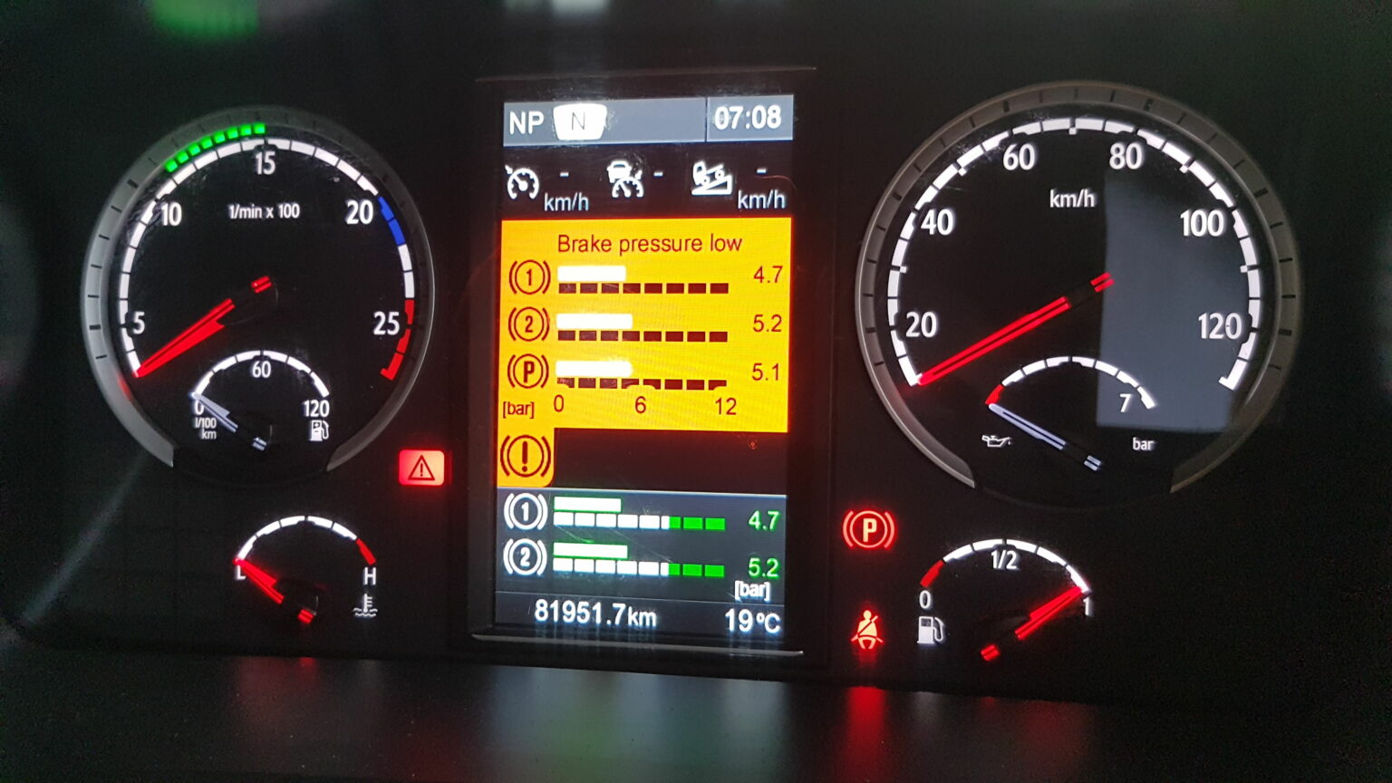 How to check your lorry's interior in a pre-trip inspection