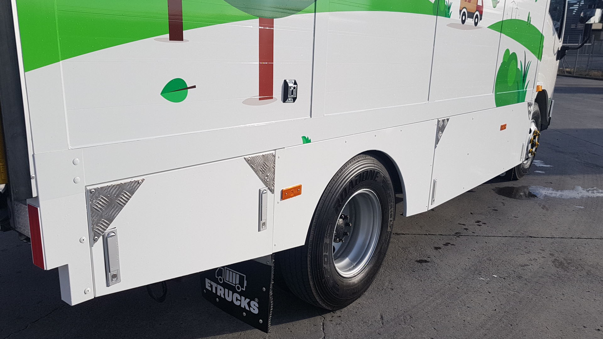 What's an electric truck or electric lorry?