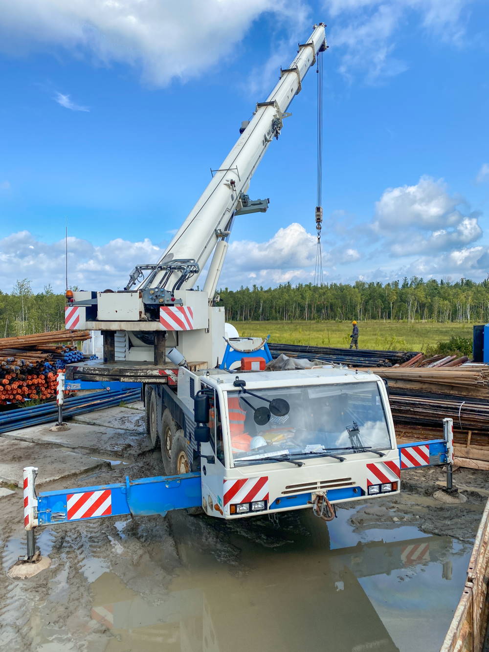 What's a mobile crane and how are they used?