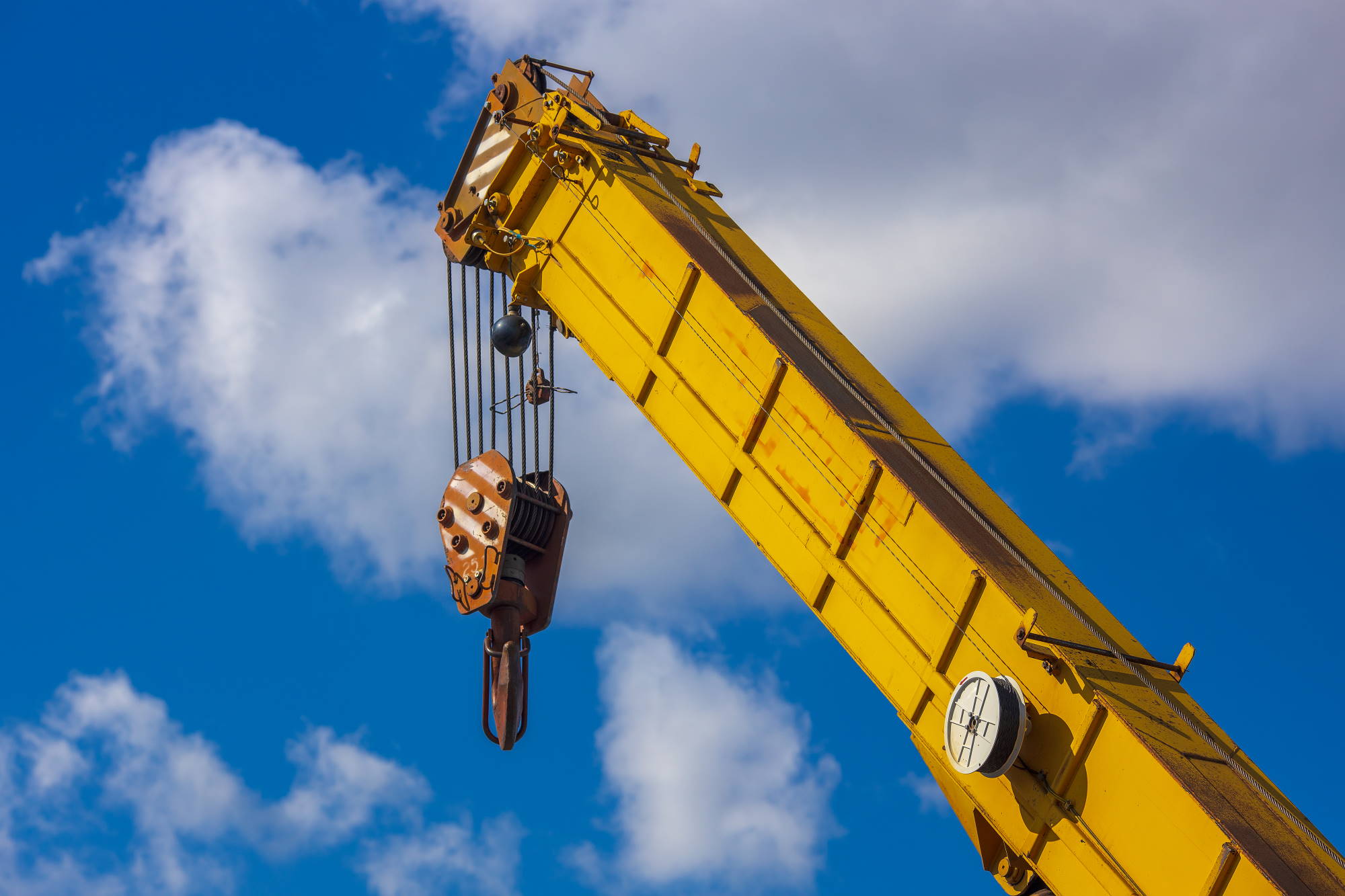 What's a mobile crane and how are they used?