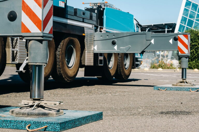 What's a mobile crane and how are they used?