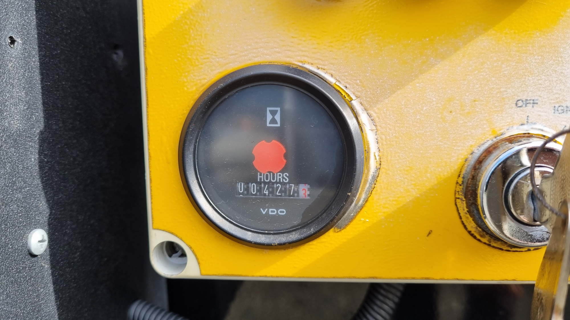 What is an auxiliary engine used for on a lorry?