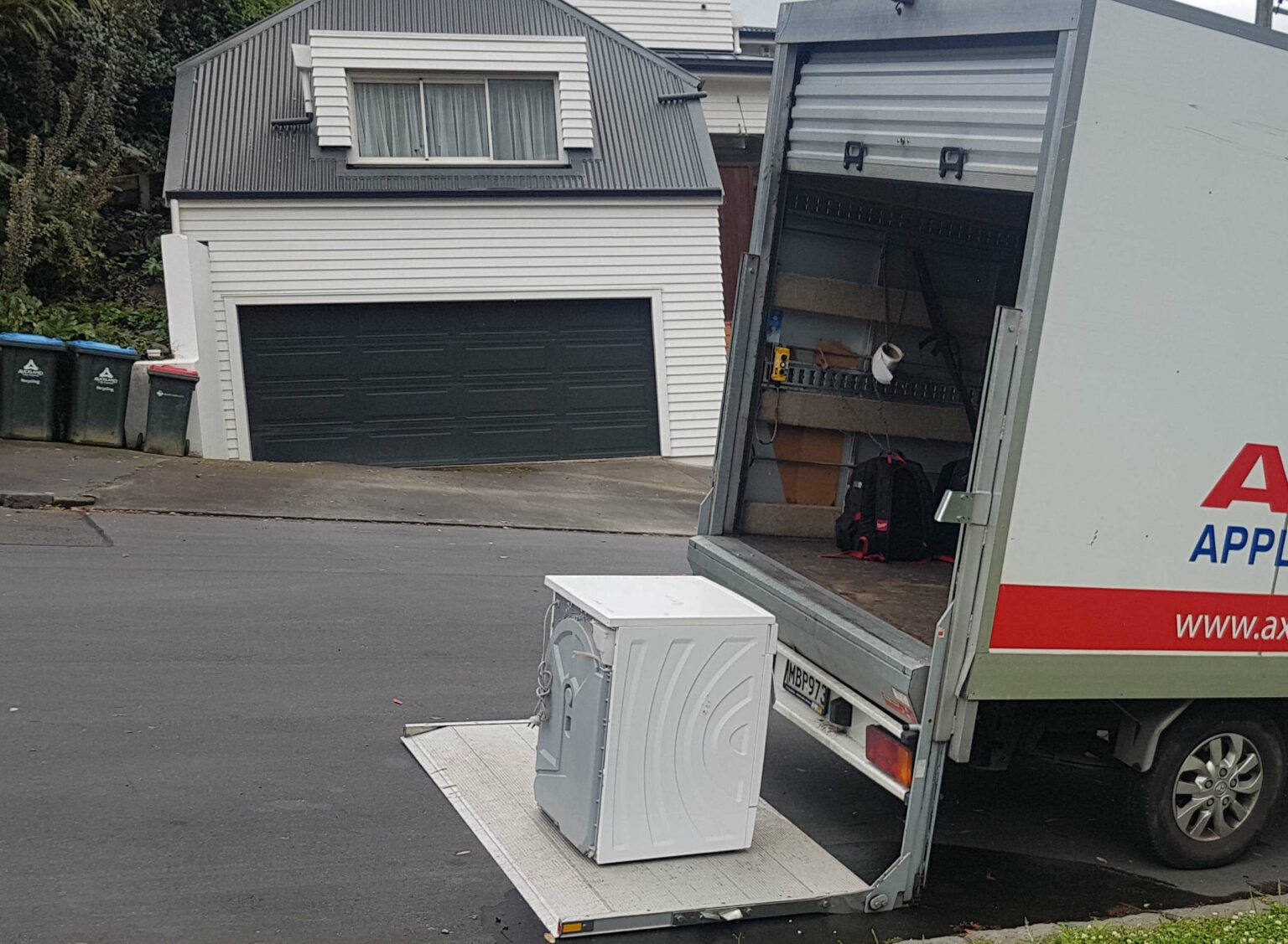 What kind of tail lift is right for your business? How to choose